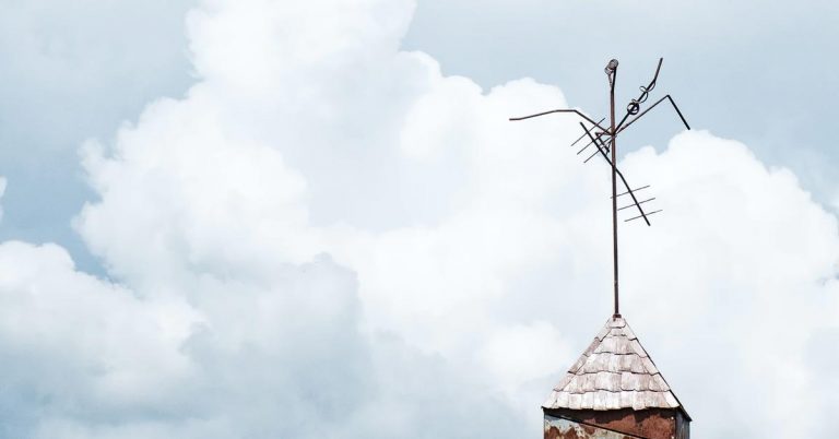 6 Ways to Get Free TV Channels Without an Antenna - DealTrunk